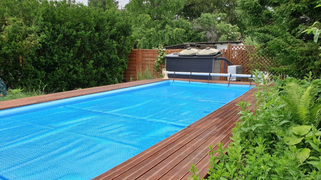 6 Creative Ways for Building a Deck Over a Pool